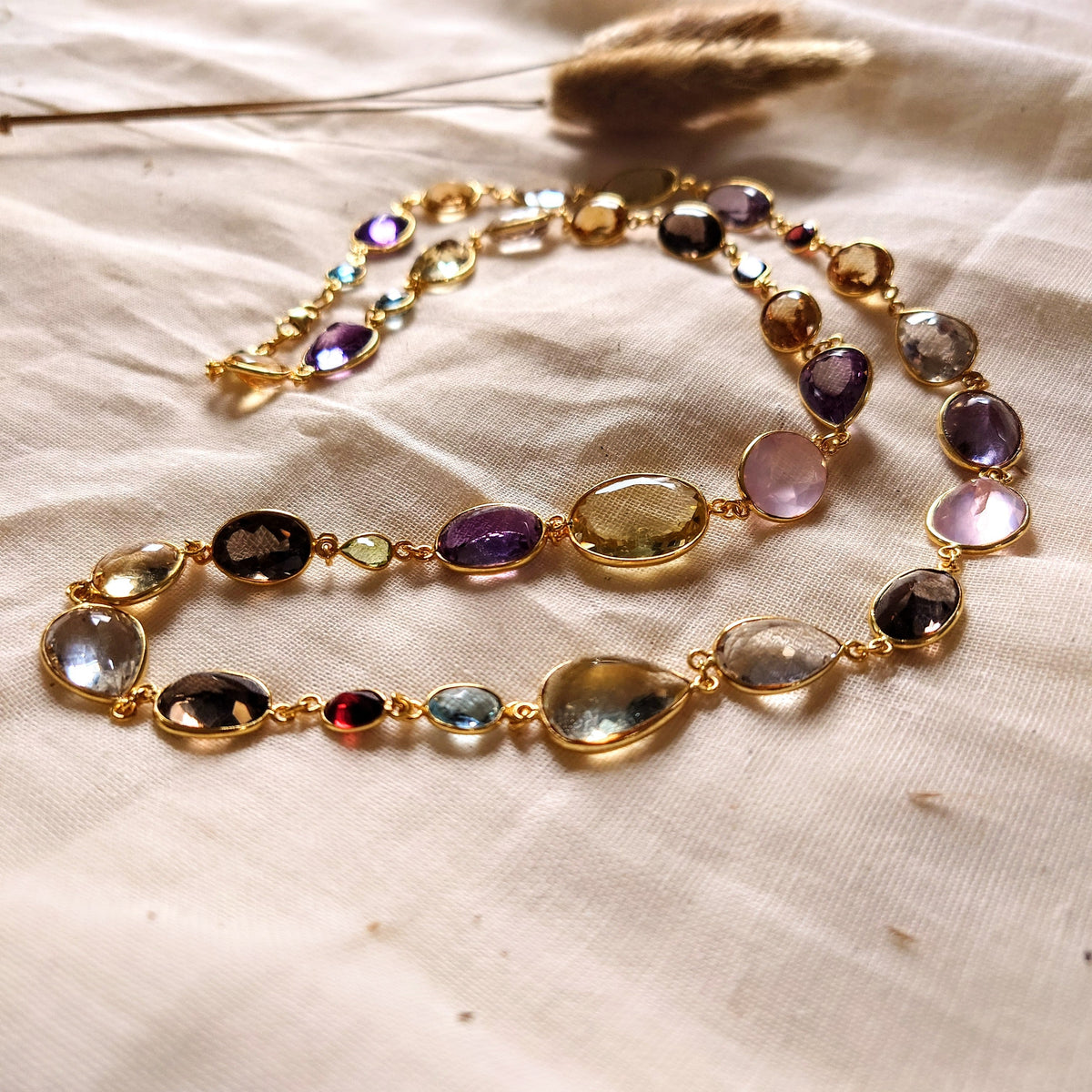 Kleurrijke lange ketting verguld 925 zilver met edelstenen – Insight Stones